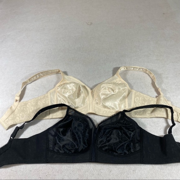 Playtex | Intimates & Sleepwear | Bunch 2 Playtex Bra Padded Shoulder ...